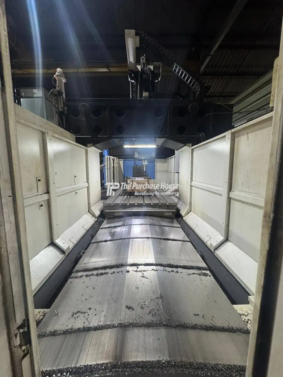DOUBLE COLUMN VERTICAL MACHINING CENTER (VMC)