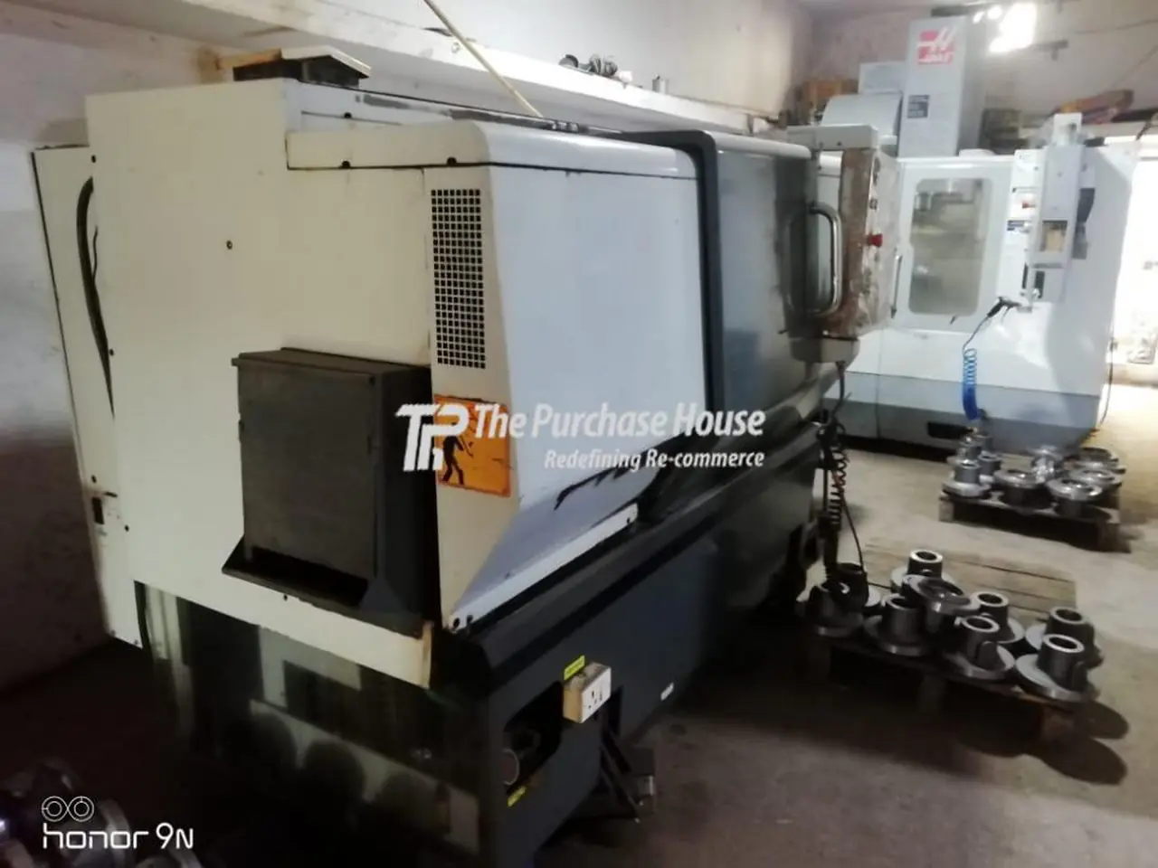 CNC TURNING MACHINE